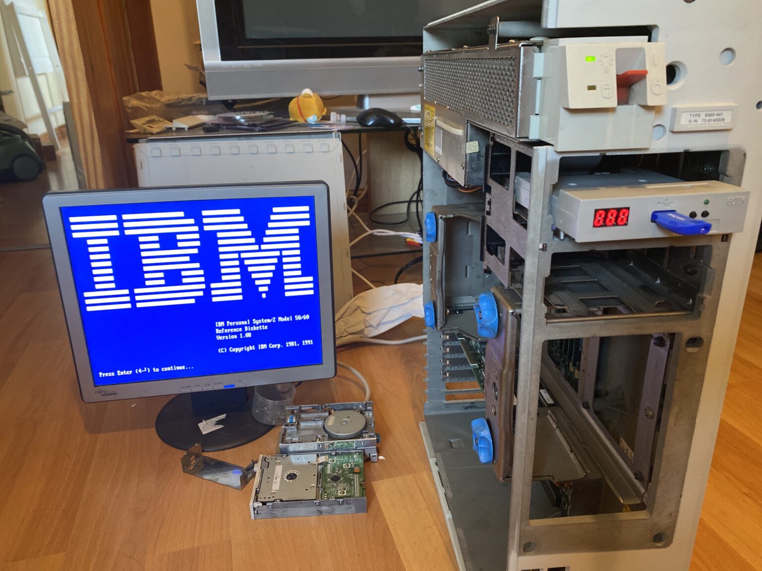 Installing a Gotek floppy emulator in an IBM PS/2 model 60 | Virtually Fun